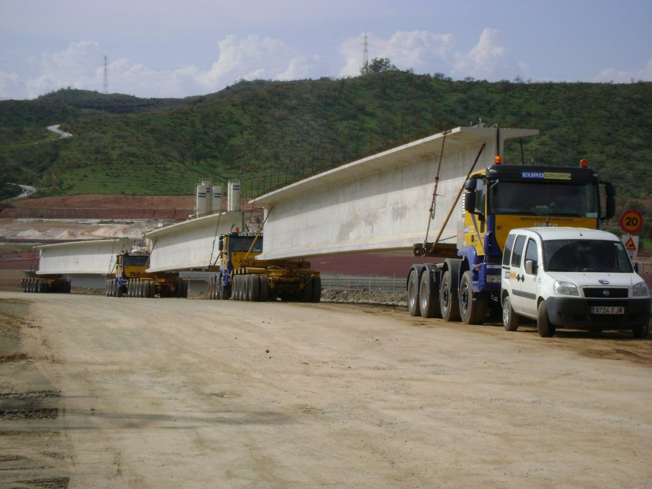 Transport of precast concrete - Grupo Puentes